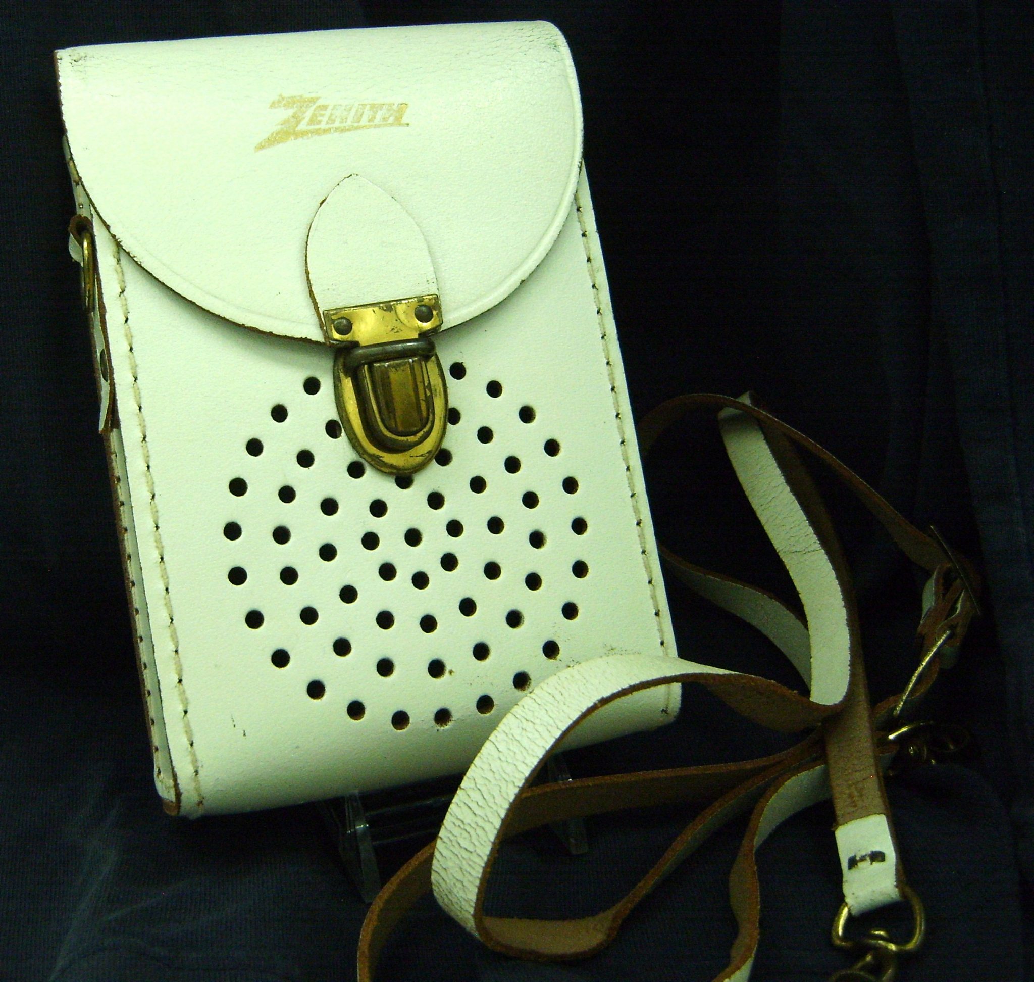 Rare Zenith Royal 500 Leather Case – Gary's Radios